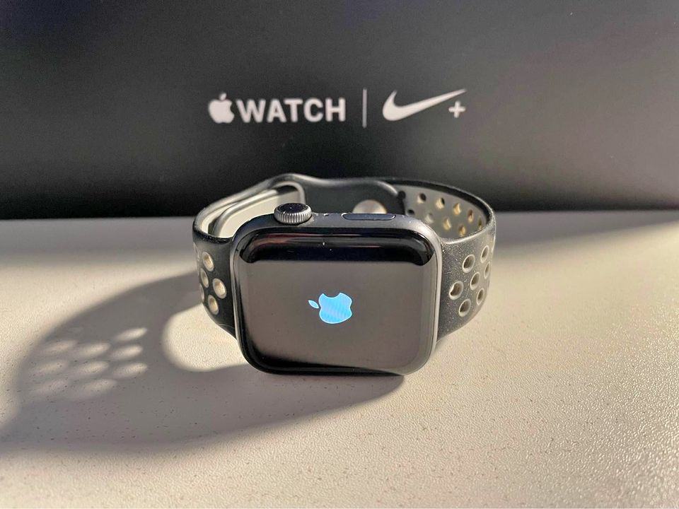 3 Best Smartwatches for Pilots | Executive Flyers