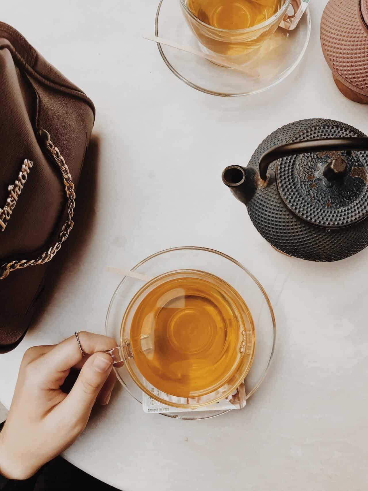 What Foods (and Drinks) to Avoid Before Flying | Executive Flyers